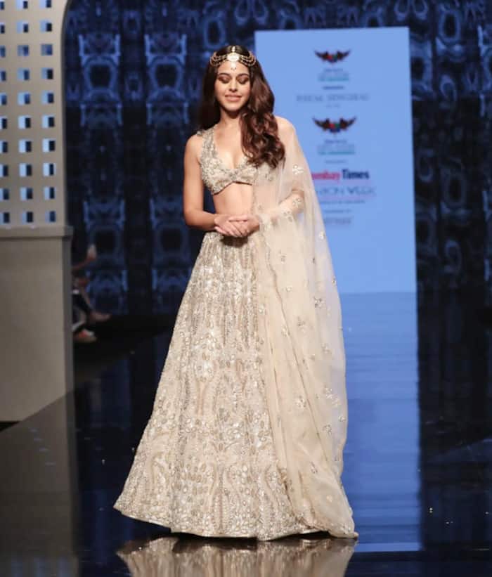 Alaya F is Evoking The Era Antiquity and Sets The Ramp on Fire With ...