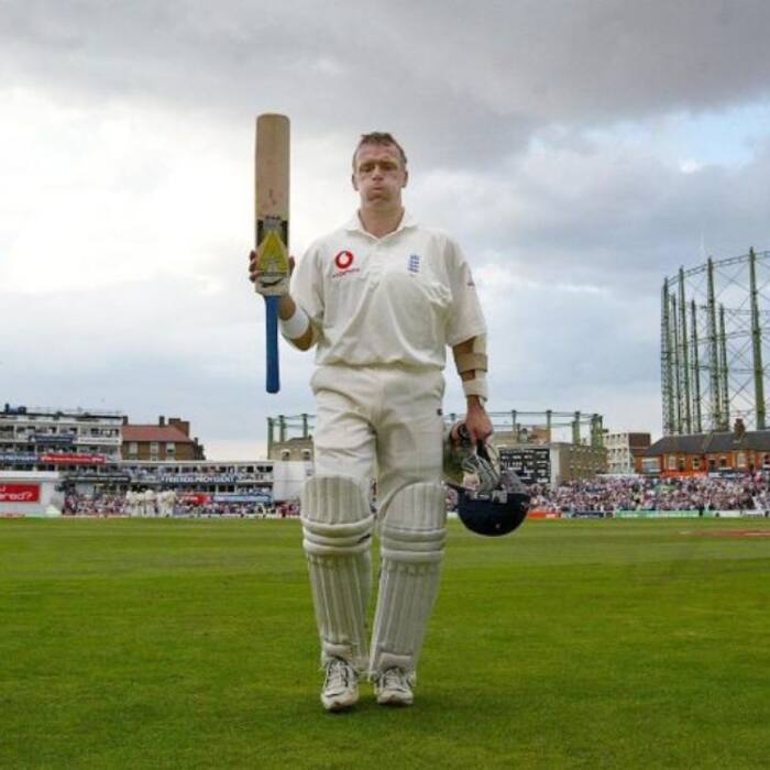 Mark Waugh like Alec Stewart also has over 8000 runs without double century