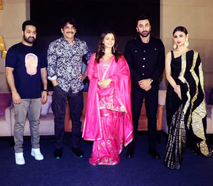 Alia Bhatt Brings Stuns in 'Baby-on-Board' Pink Outfit at Brahmastra ...
