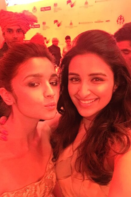 Alia Bhatt and Parineeti Chopra click a selfie at Gala Dinner For ...
