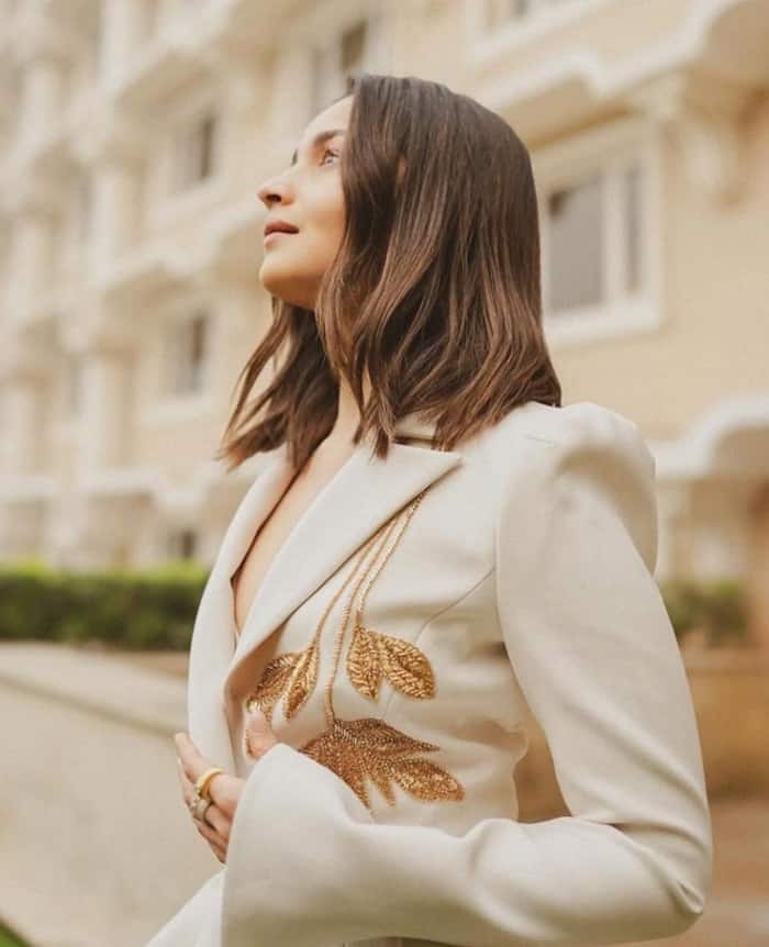 Alia Bhatt's Sexy Ivory Pantsuit With Subtle Glam is a Match Made in ...