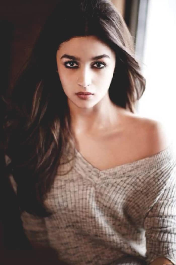 Alia Bhatt poses for a ravishing picture