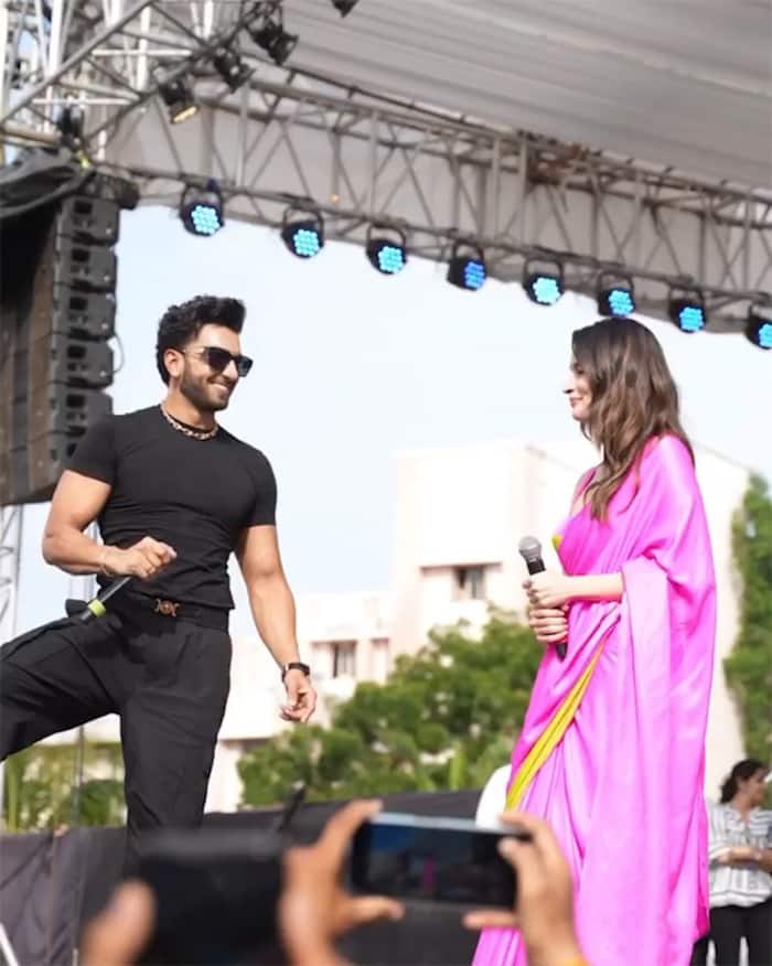Alia Bhatt Makes Jaws Drop in Hot Pink Saree