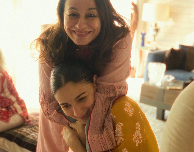 Alia Bhatt’s Goofy Moment with Mom Soni Razdan