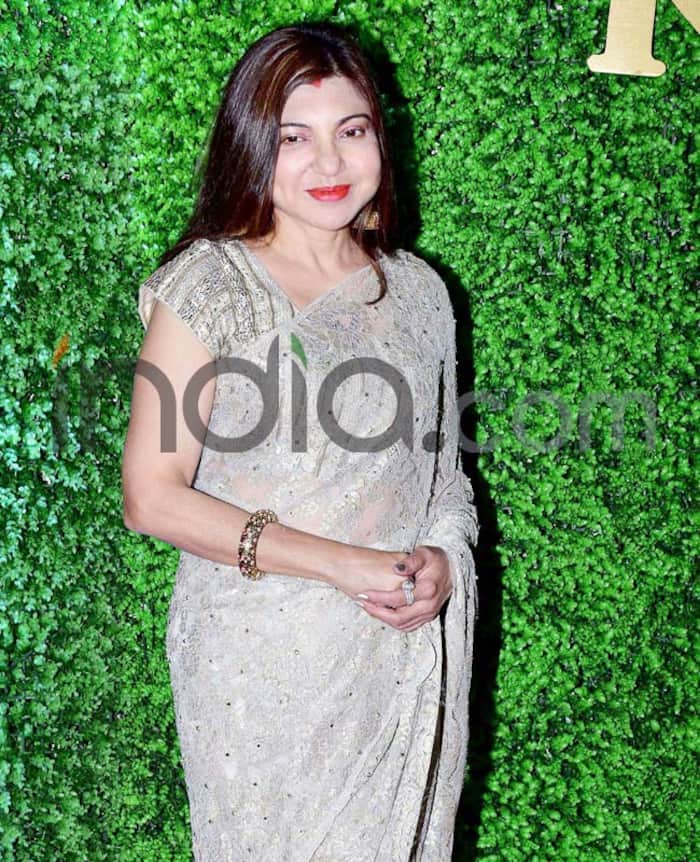 Alka Yagnik looks like an epitome of beauty