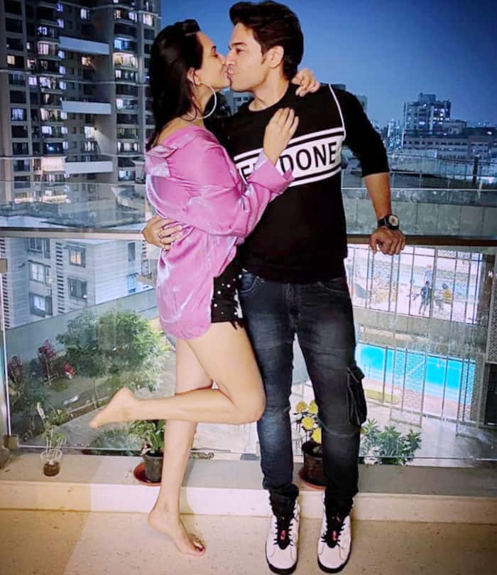 Do you know Akanksha Chamola, the hot actress who is Anuj Kapadia's wife?