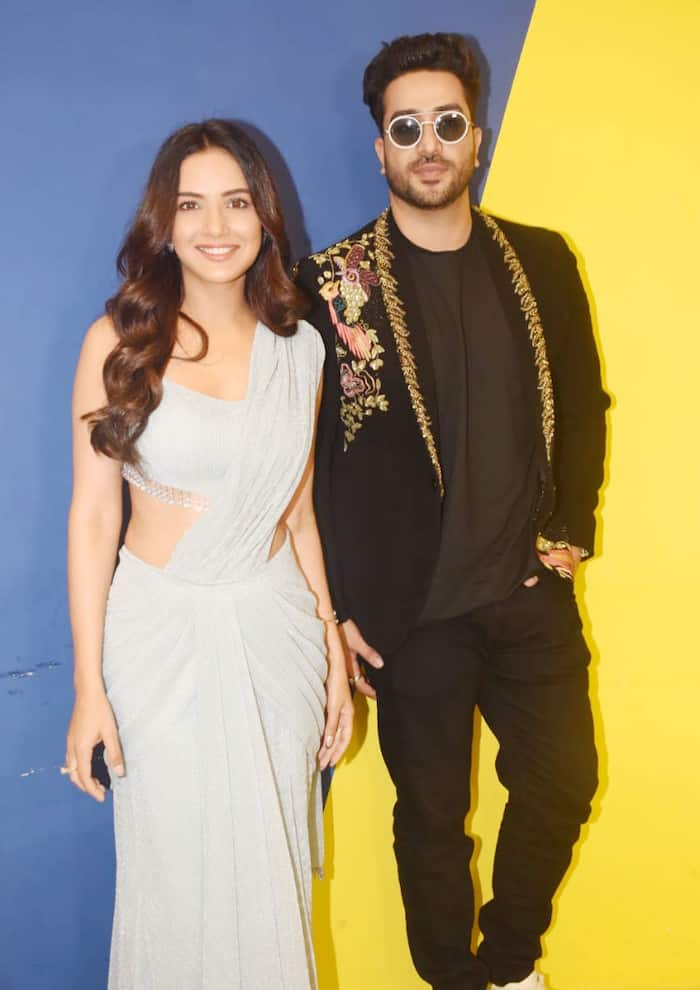 Jasmin Bhasin Looks Divine in Hot Backless Blouse With Saree Gown, Beau ...