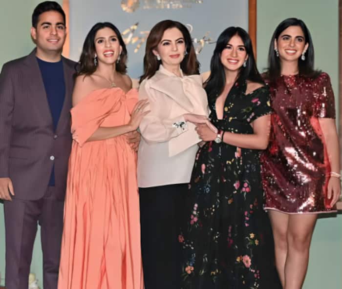 Mukesh Ambani, Nita Ambani's choti babu Radhika Merchant stuns everyone ...
