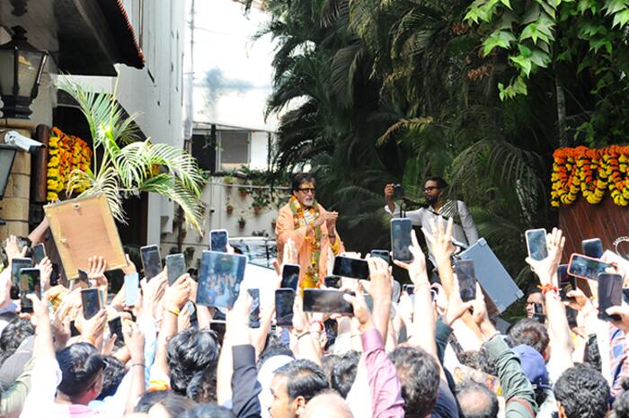 Amitabh Bachchan's 81st Birthday: Megastar Greets Fans Outside Jalsa - Pics