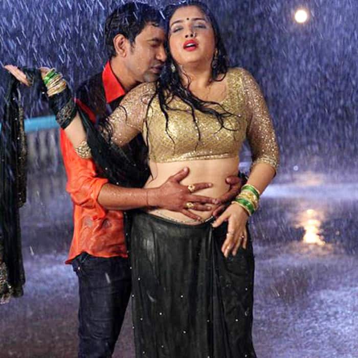 Bhojpuri Sensation Amrapali Dubey’s Steamy Dance Moves With Nirahua Aka Dinesh Lal Yadav Are Too ...