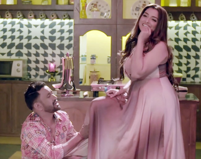 Amrapali Dubey Nirahua Look Hot Together