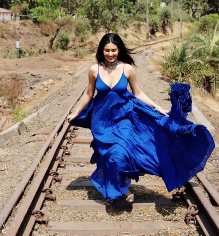 Amyra Dastur Sets Internet on Fire With THESE Ravishing Pictures During ...
