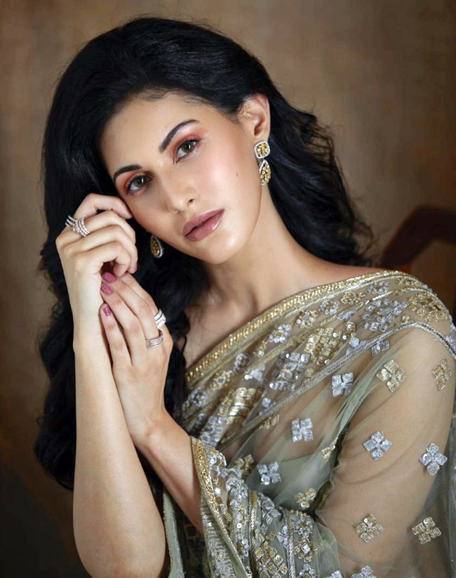 Amyra Dastur is all about beauty and grace