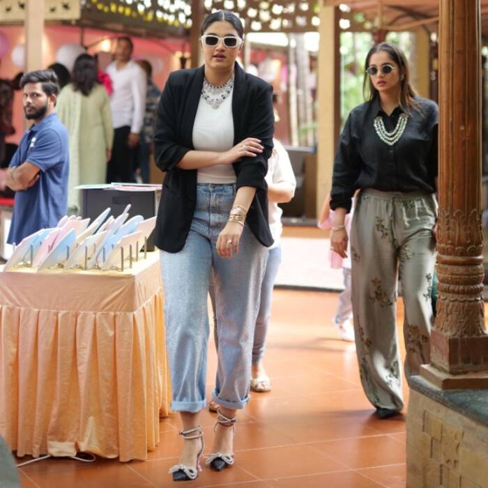 Meet Sania Mirza's beautiful sister Anam, who divorced her first ...