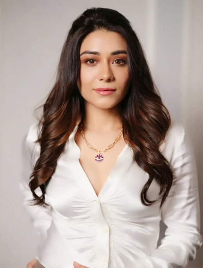 Yeh Kaali Kaali Ankhein: Anchal Singh Aka Purva is Making Heads Turn ...