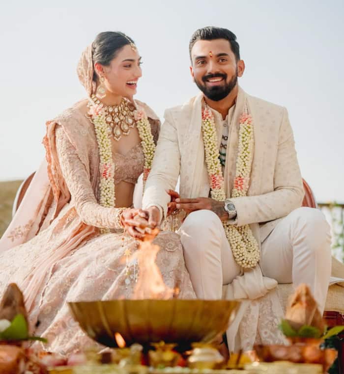 Athiya Shetty - KL Rahul Share Pics of Most Beautiful And Romantic ...