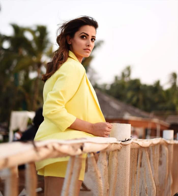 Anita Hassanandani Raises Mercury With Her Hot Look in a Bright Yellow ...