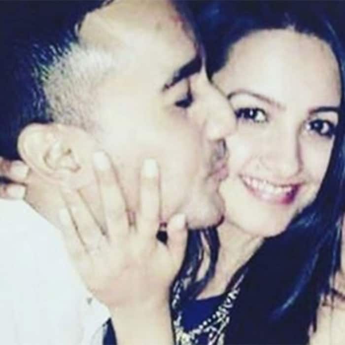 Anita Hassanandani and hubby Rohit Reddy’s PDA during a party, in pics