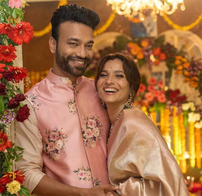 Ankita Lokhande Vicky Jain Perform Their First Ganpati & Gauri Pujan Together
