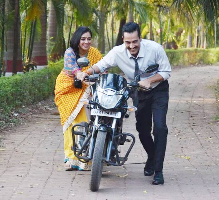 Rupali Ganguly Aka Anupamaa Looks Like The Brightest Ray of Sunshine in ...