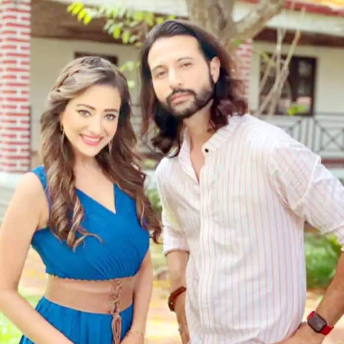 Anupamaa cast poses with show's producer Rajan Shahi