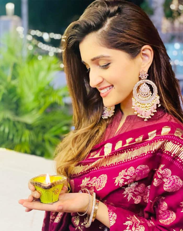 Anupamaa's Kinjal Aka Nidhi Shah Mesmerises With Her Diwali Look - Wine ...