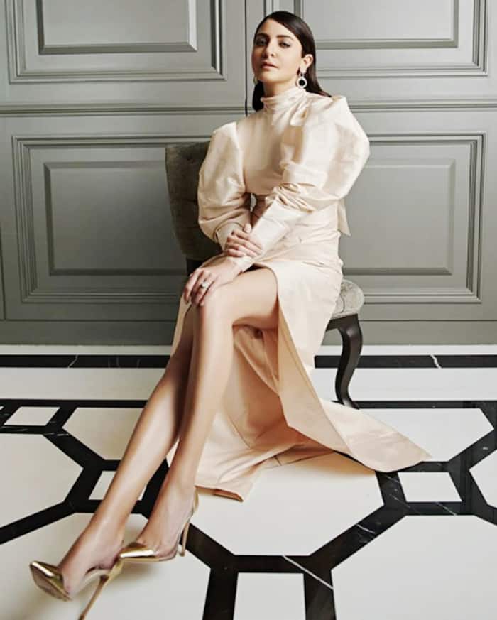 Anushka Sharma Makes Style Statement in Thigh-High Slit Gown at The 6th ...