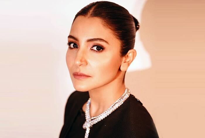 Anushka Sharma looks drop dead gorgeous in all black gown