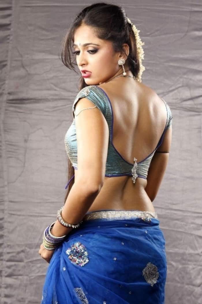 Anushka Shetty looks hell hot in this picture