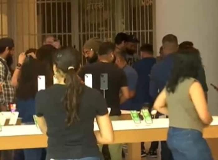 Apple iPhone 15 Series First Sale: Long Queues of People Outside Delhi ...