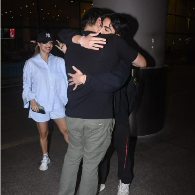 Malaika Arora-Arbaaz Khan Receive Son Arhaan at Airport, Hug Him Tight ...
