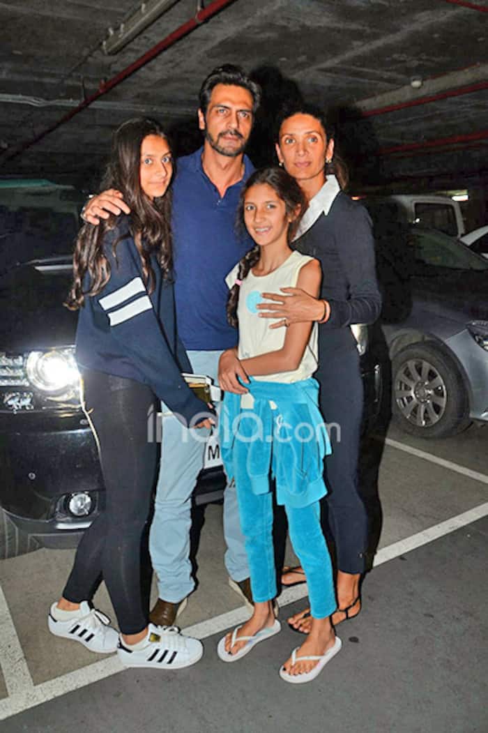 Arjun Rampal welcomes wife Mehr Jesia with a romantic kiss at the ...