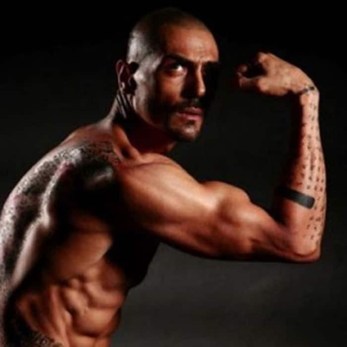 Arjun Rampal’s bald look for Ra One