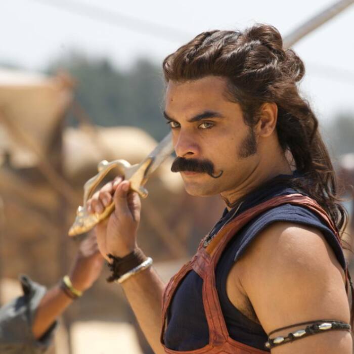 Ajayante Randam Moshanam (ARM) Plot