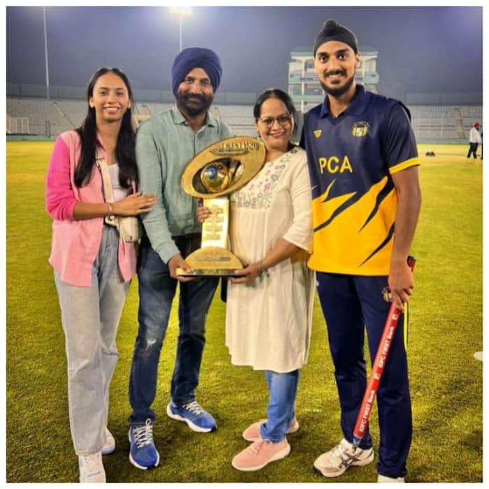 India’s T20 World Cup 2024 Squad Members With Family – PICTURES