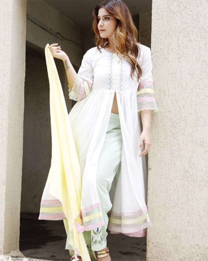 Bigg Boss 13 Fame Arti Singh Goes Bold in White Drama Top And Black Mini Skirt | See Hot Photos