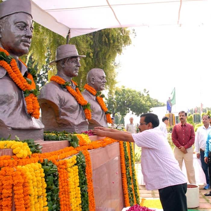 Chief Minister Arvind Kejriwal pays tribute to Shaheed Bhagat Singh on ...