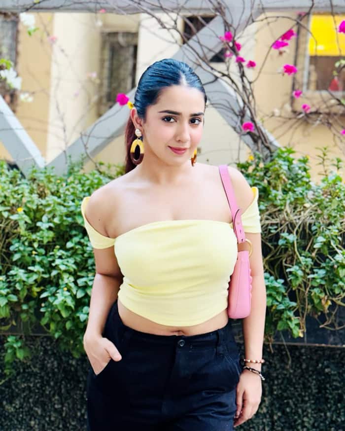 Aryan Khan Clicked With Hottie Roshni Walia, Did You Check Their Viral Pics Yet?