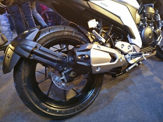 The street fighter characteristics of the new Yamaha FZ25 is conveyed ...