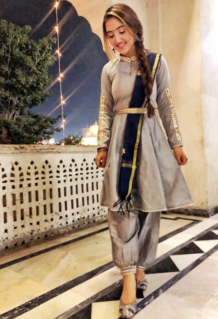 Ashnoor Kaur Ditches Her Patiala Babes Look To Ace Glamarous Silver ...