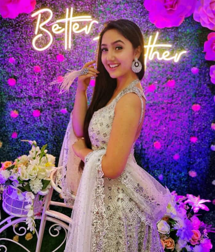 Ashnoor Kaur Ditches Her Patiala Babes Look To Ace Glamarous Silver ...