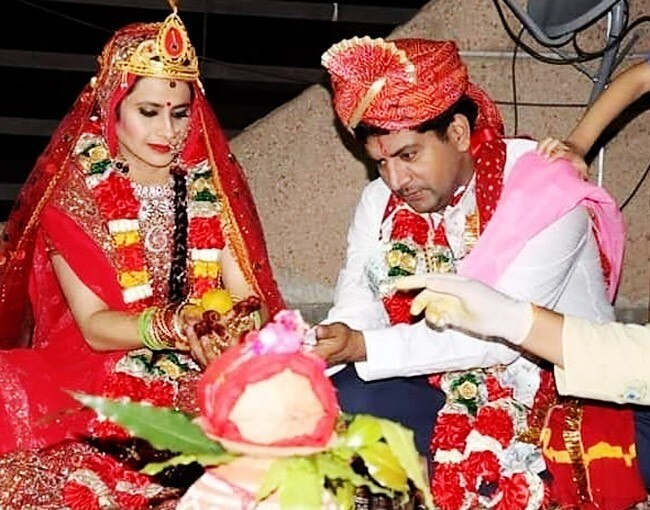 Ashutosh Kaushik Ties Knot on His Terrace, Donates Wedding Expense to ...
