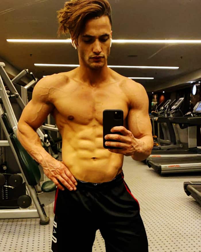 Bigg Boss 13 Runner-up Asim Riaz's Hot And Dashing Shirtless Pictures ...