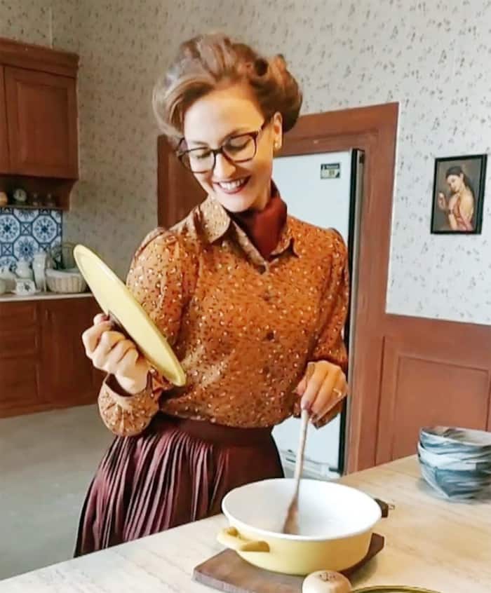 Elli Avram's Way to Survive Lockdown