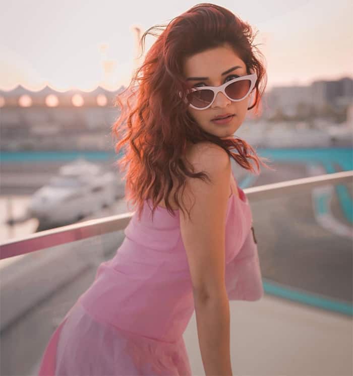 Avneet Kaur shares stunning sunset pics from Abu Dhabi, check her viral ...