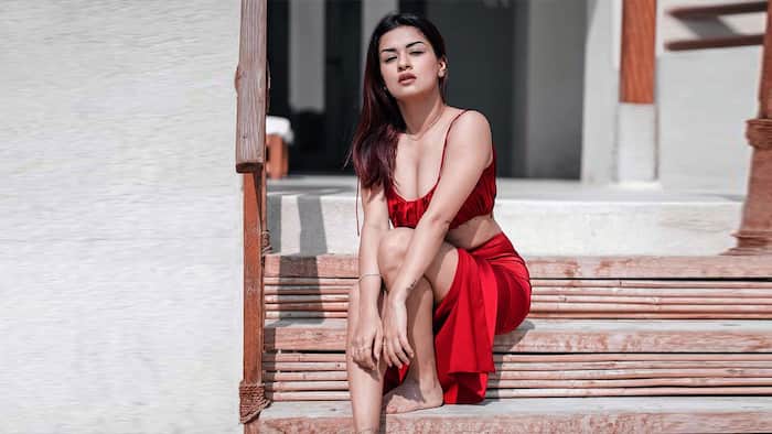 Avneet Kaur Makes Things Spicy in Sexy Red Crop-Top And Matching Thigh-Slit Skirt- HOT PICS