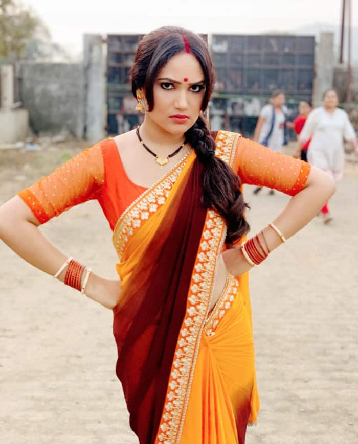 Kamna Pathak Sizzles in White