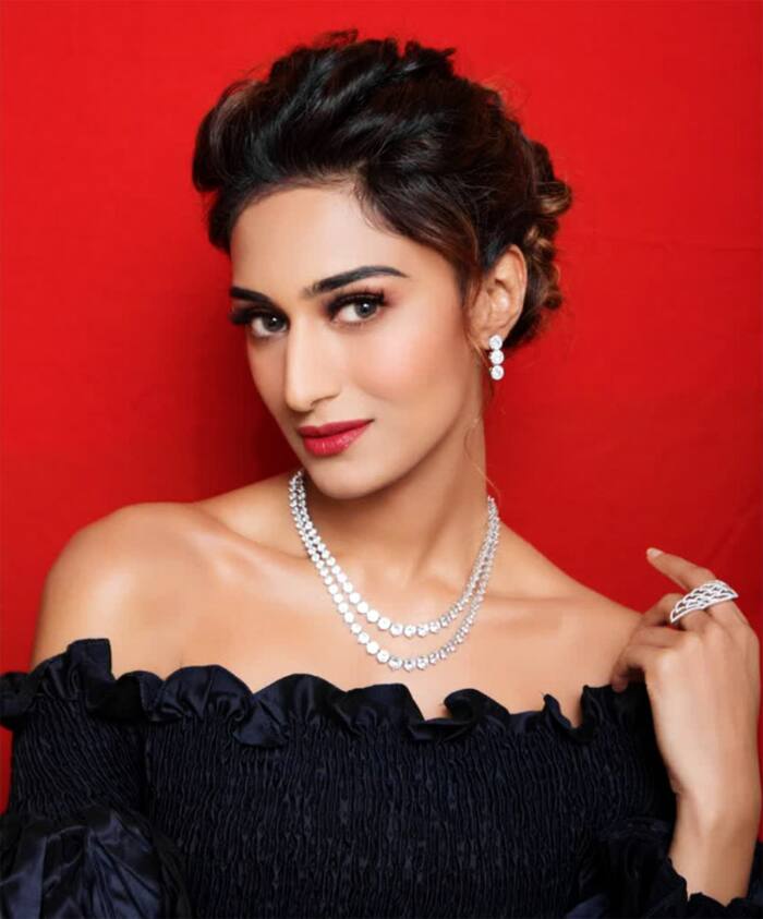 Erica Fernandes Looks Like a Mermaid in Her Recent Picture From Gold ...