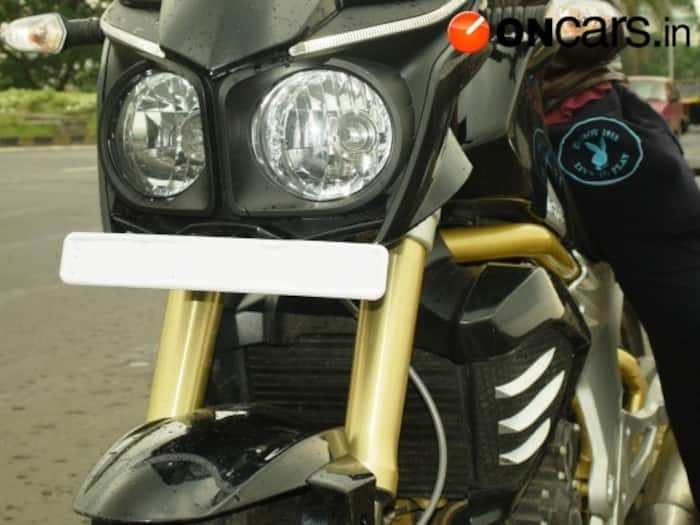 Mahindra Mojo front and rear profile