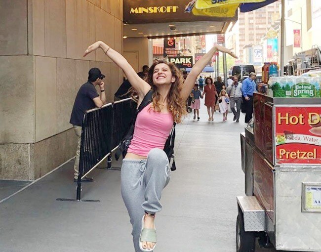 Benafsha Soonawalla sizzles in sexy outfit